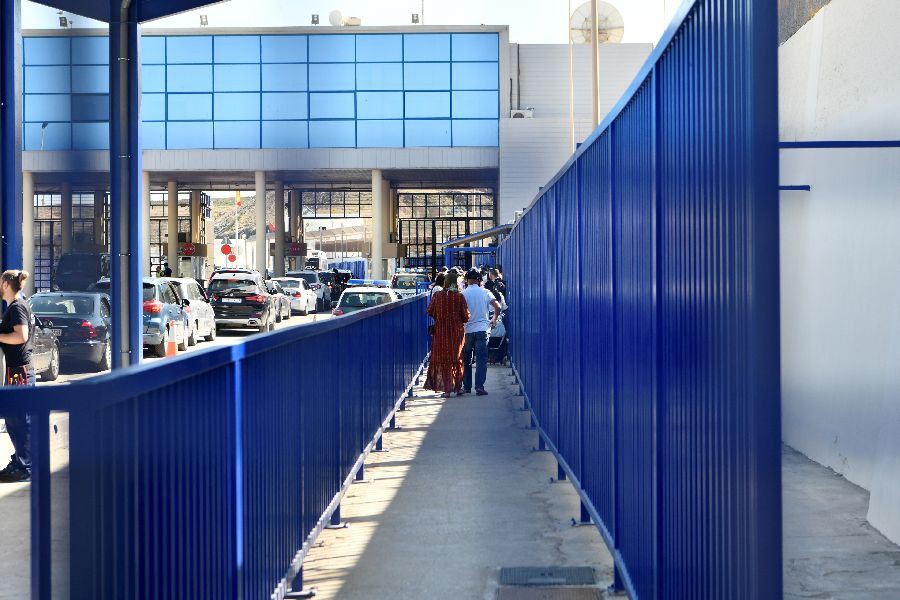 Casi tres millones de personas cruzaron la frontera de Ceuta en un año ...
