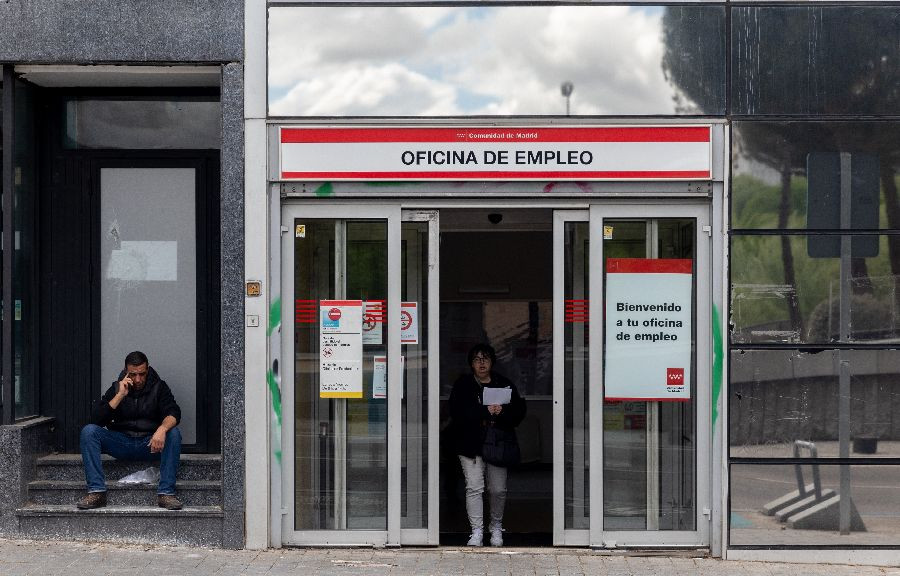 El Paro Baja En 58 650 Personas En Mayo Y Se Sitúa Al Borde De Los 2 6
