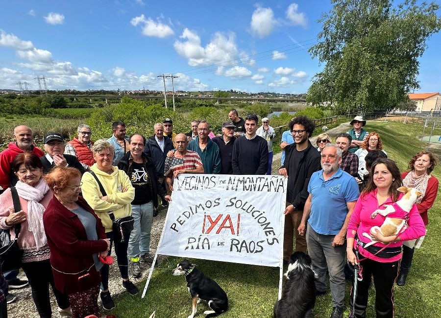 IU dice que ha acudido a la concentración contra los vertidos en la ría ...