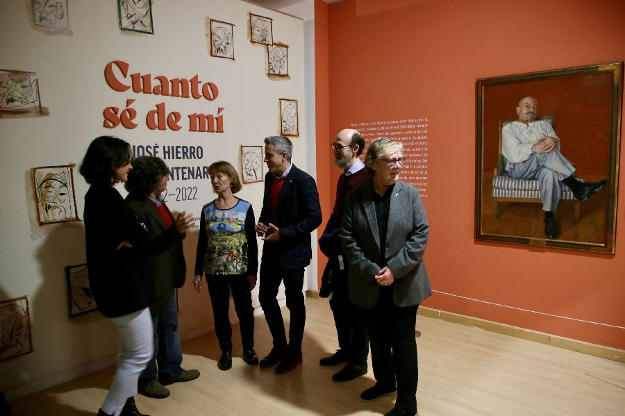 La Biblioteca Central expone más de cien piezas sobre José Hierro en ...