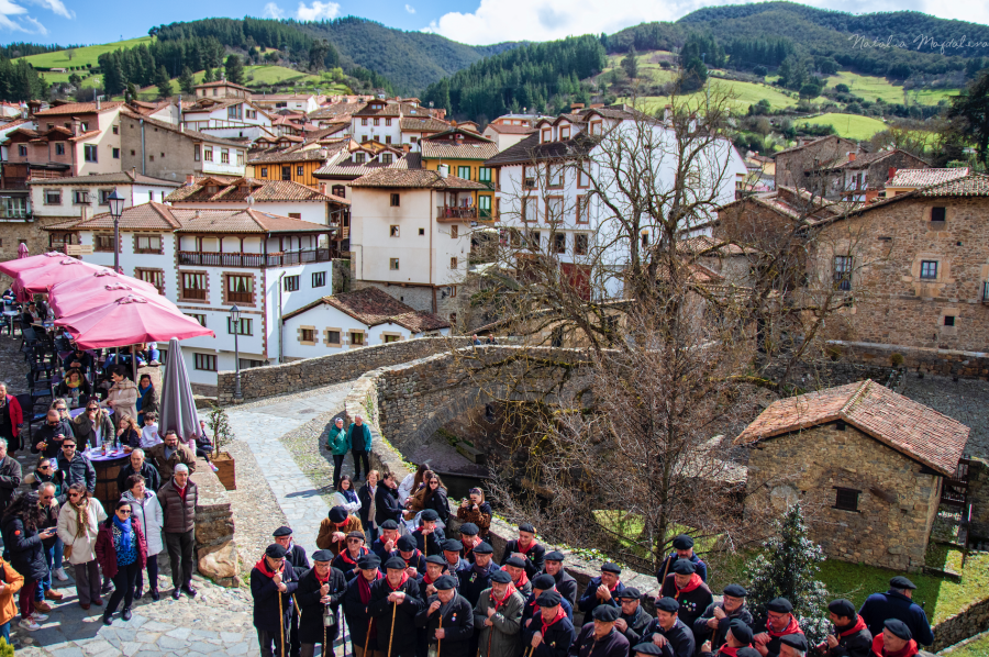 La Ronda Marcera de Torrelavega alegra con sus cantos Potes y Santo ...