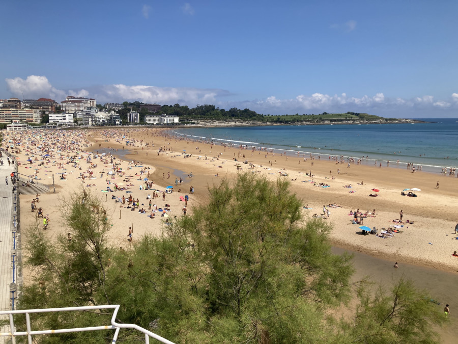 Lleno en las playas de Santander - Cantabria Liberal