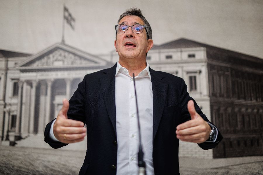 Patxi López intenta justificar un gobierno de comunistas ...